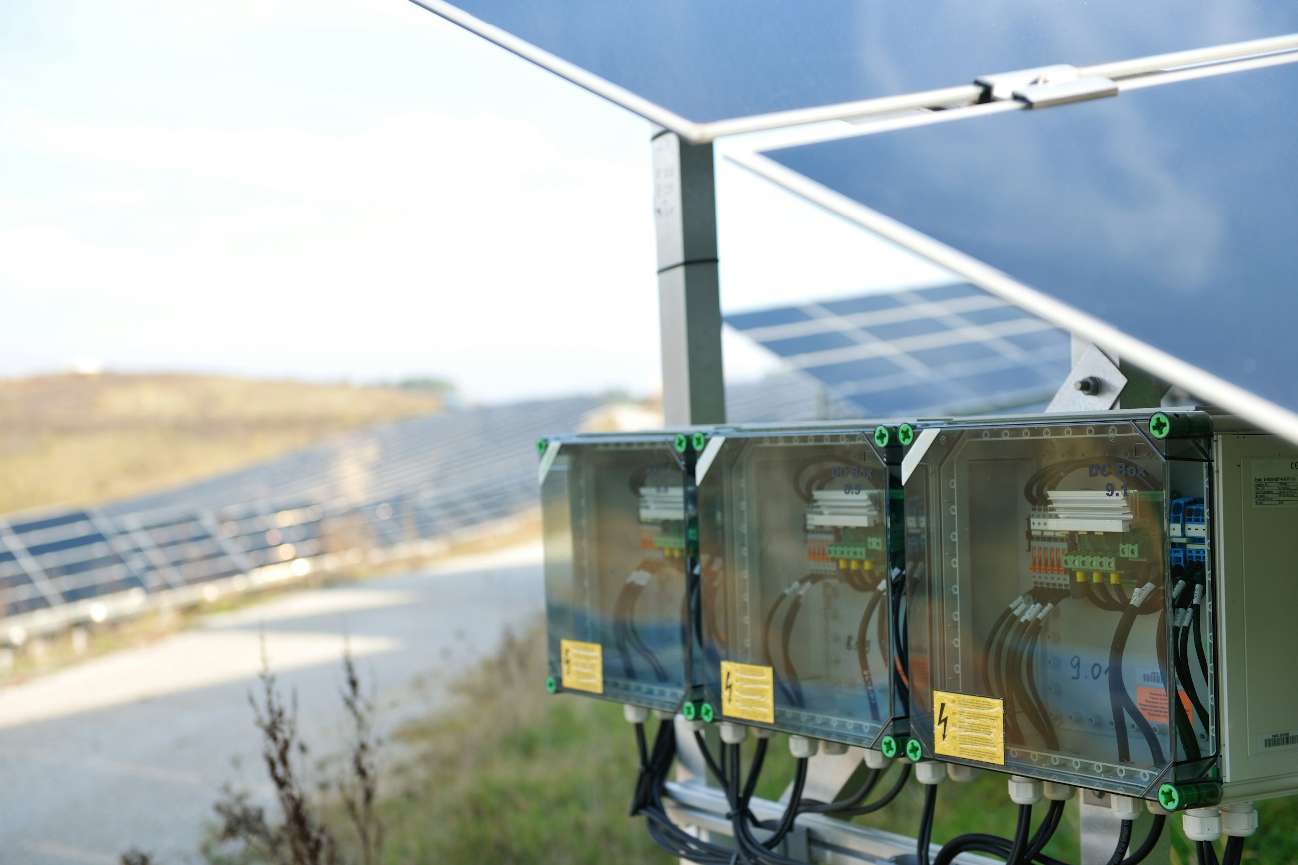 What is a solar combiner box and why is it used in photovoltaic designs? — RatedPower